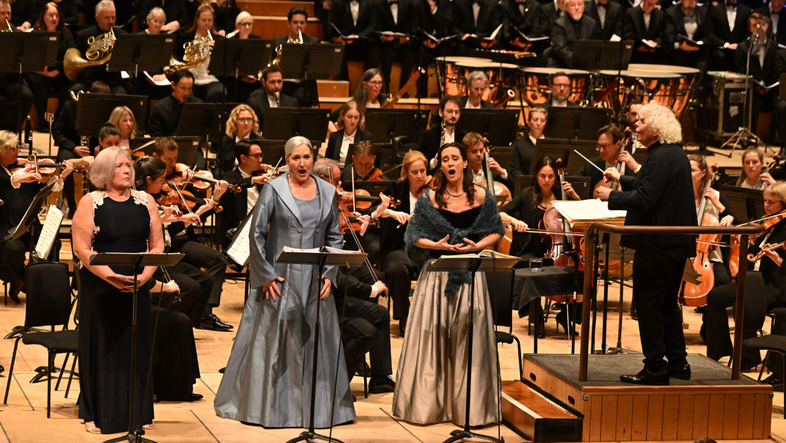 All about her stepmother - Parterre Box